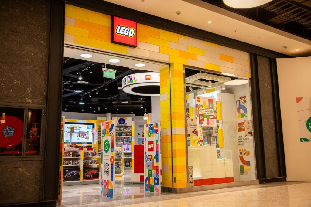 LEGO® abre las puertas de su nueva tienda en Parque Arauco con diseño ...